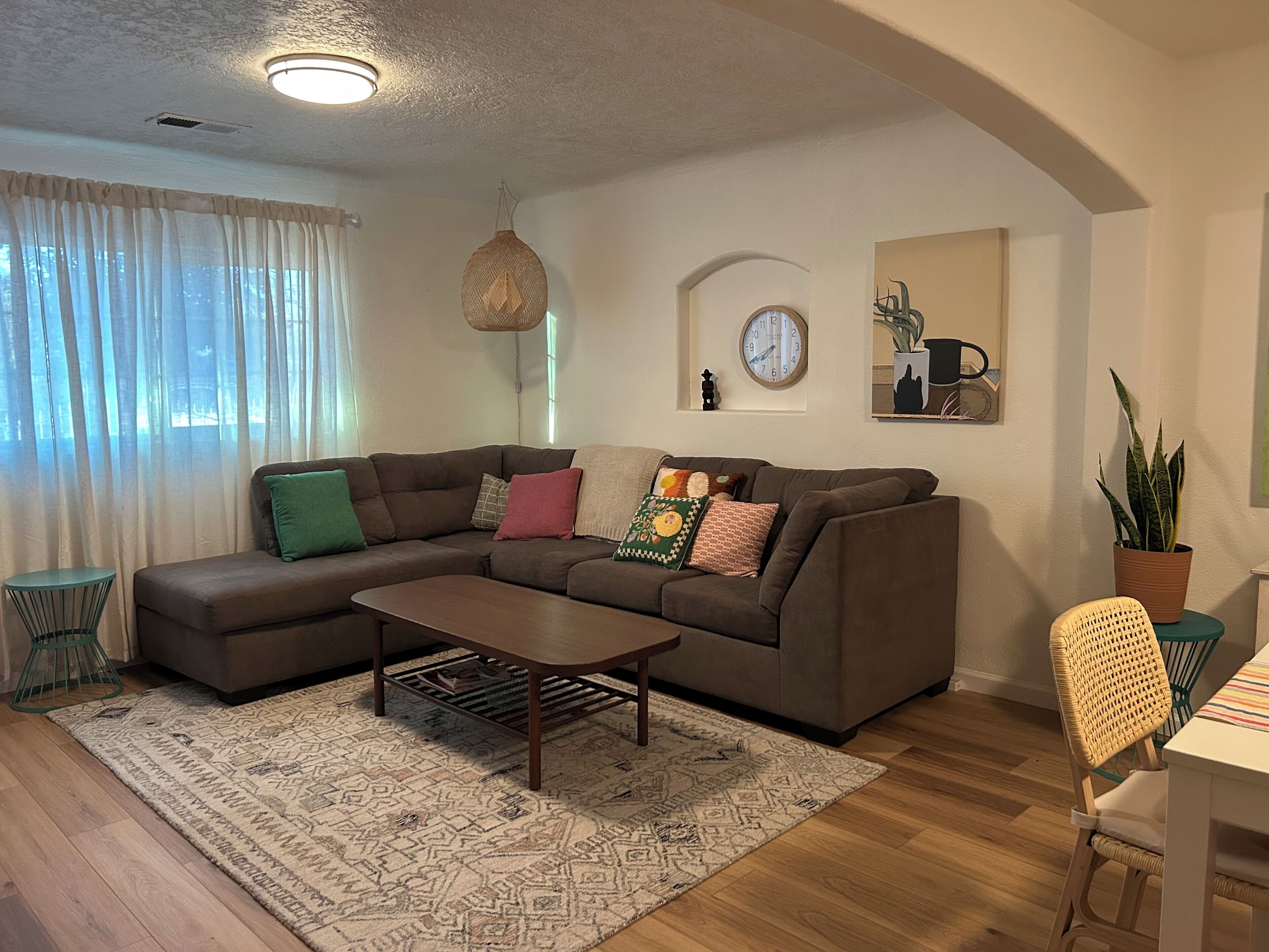 Near-north Valley Oasis! Sleeps 11! Easy Access To I-40, Pool, Hot Tub, Ac/heat - Albuquerque, NM