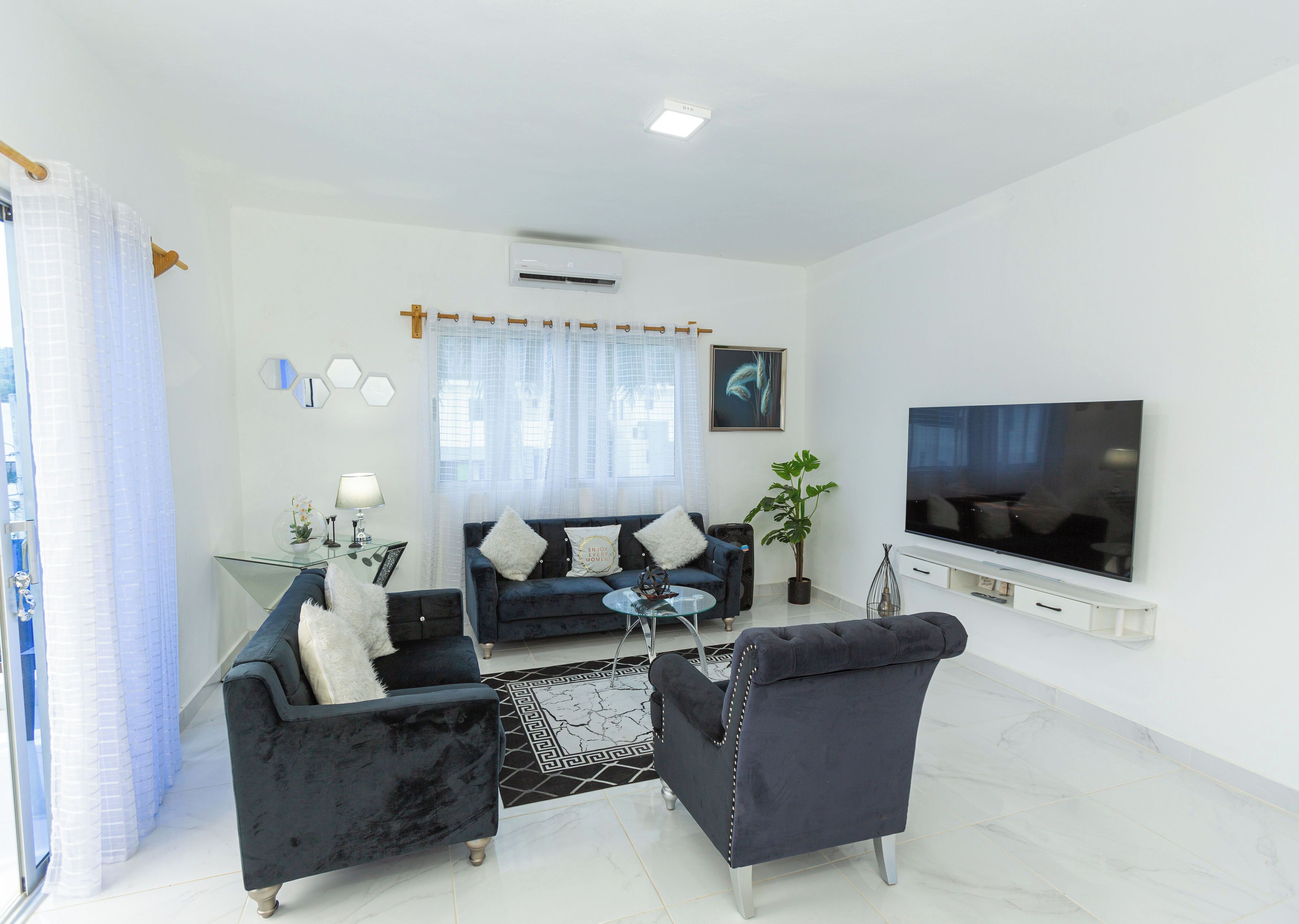 Modern & Elegant 3 Bedrs With Pool/guest Friendly/close To Everything - Puerto Plata