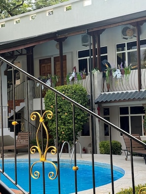 2 piscinas exteriores