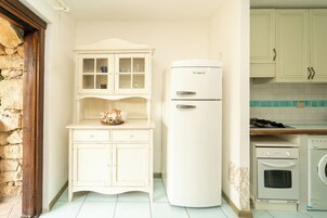 Apartamento, vista para o parque | Sala de estar | Smart TV de 32 polegadas com canais por cabo 