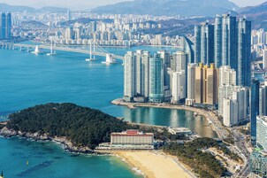 Perto da praia, praia de areia branca 