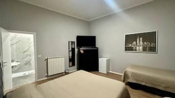 Quarto casal superior | Quartos à prova de som, Wi-Fi de cortesia