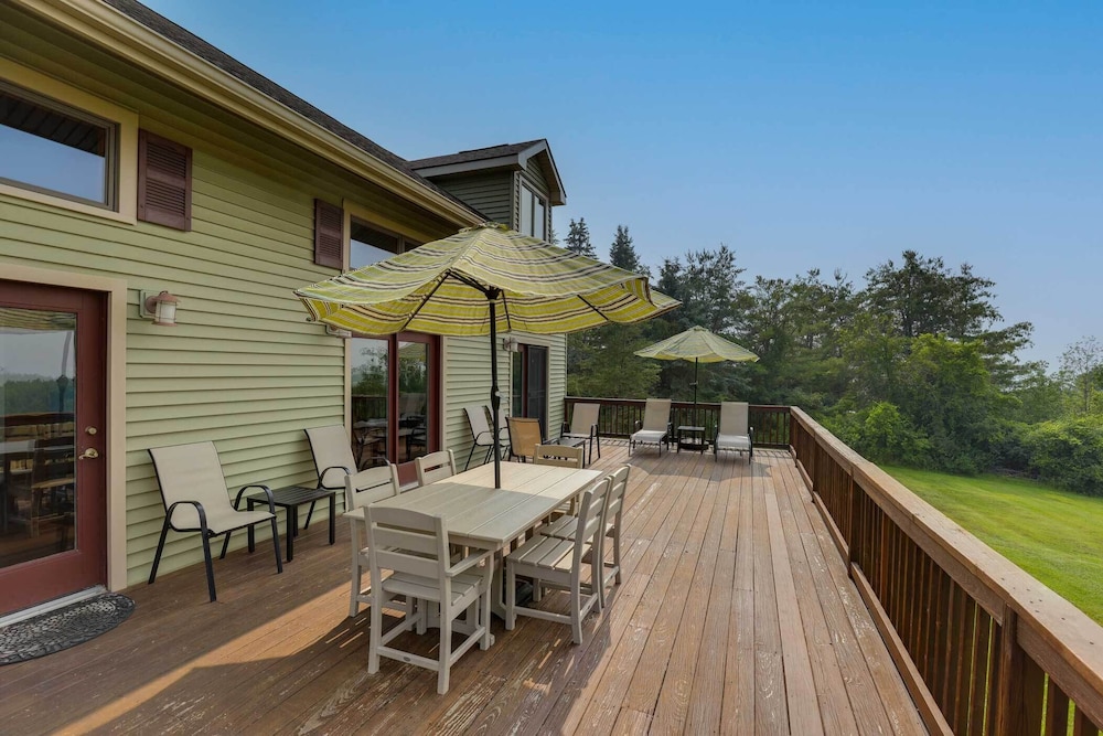 Spacious Hammondsport Home On 6 Acres W/ Lake View - Finger Lakes, NY