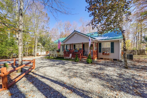 Pet-friendly Beech Mtn Home, 2 Mi To Skiing/hiking - Watauga Lake, TN