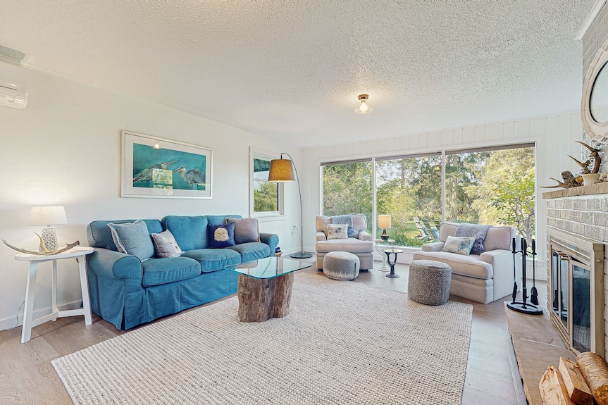 Family/pet Friendly Escape With Expansive Lawn, Near Robinson Beach - Whidbey Island, WA