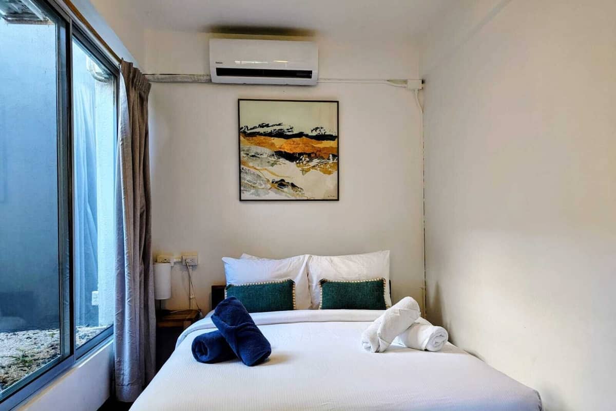 Cozy Double Small Room | Roupas de cama antialérgicas, cortinas blackout, quartos à prova de som