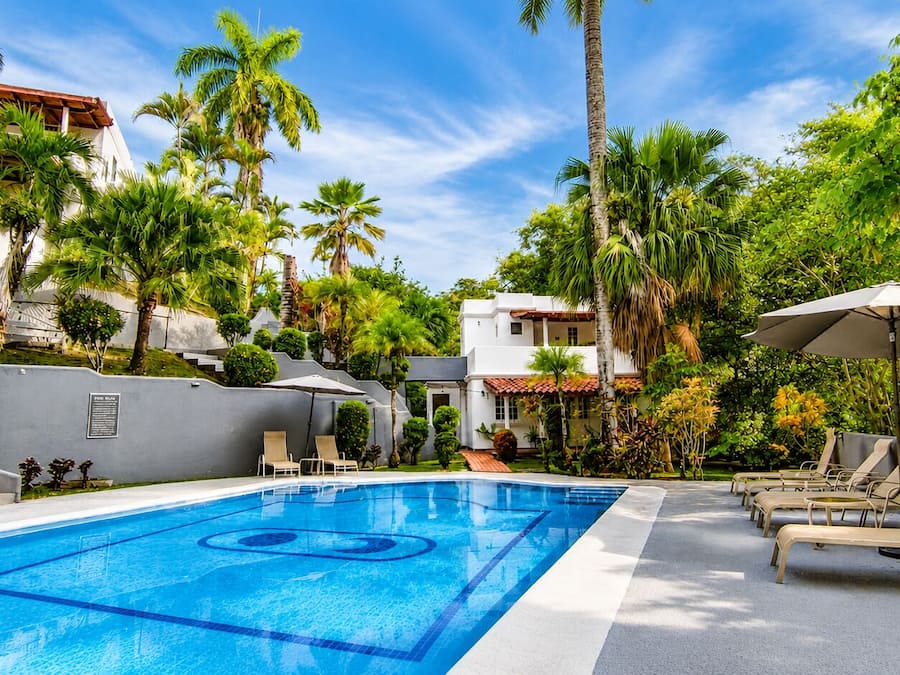 3 piscinas exteriores