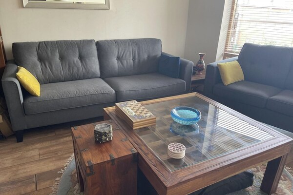 Central Dublin 2-bed Apartment -Sleeps 5 & Parking - Dublin