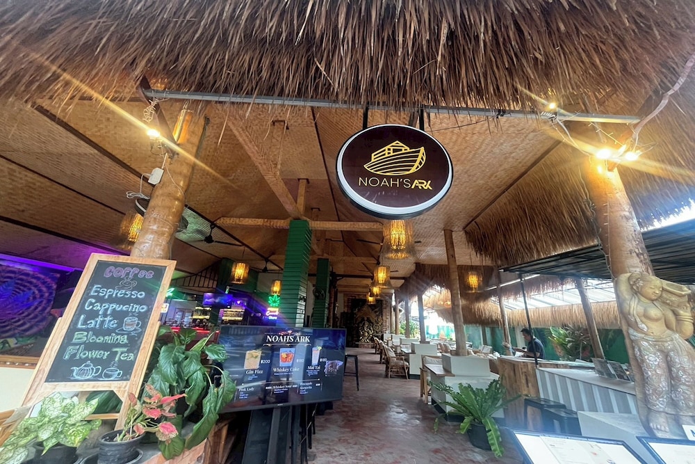Noah’s Ark Cannabis Bar Restaurant Hostel - Ko Samui
