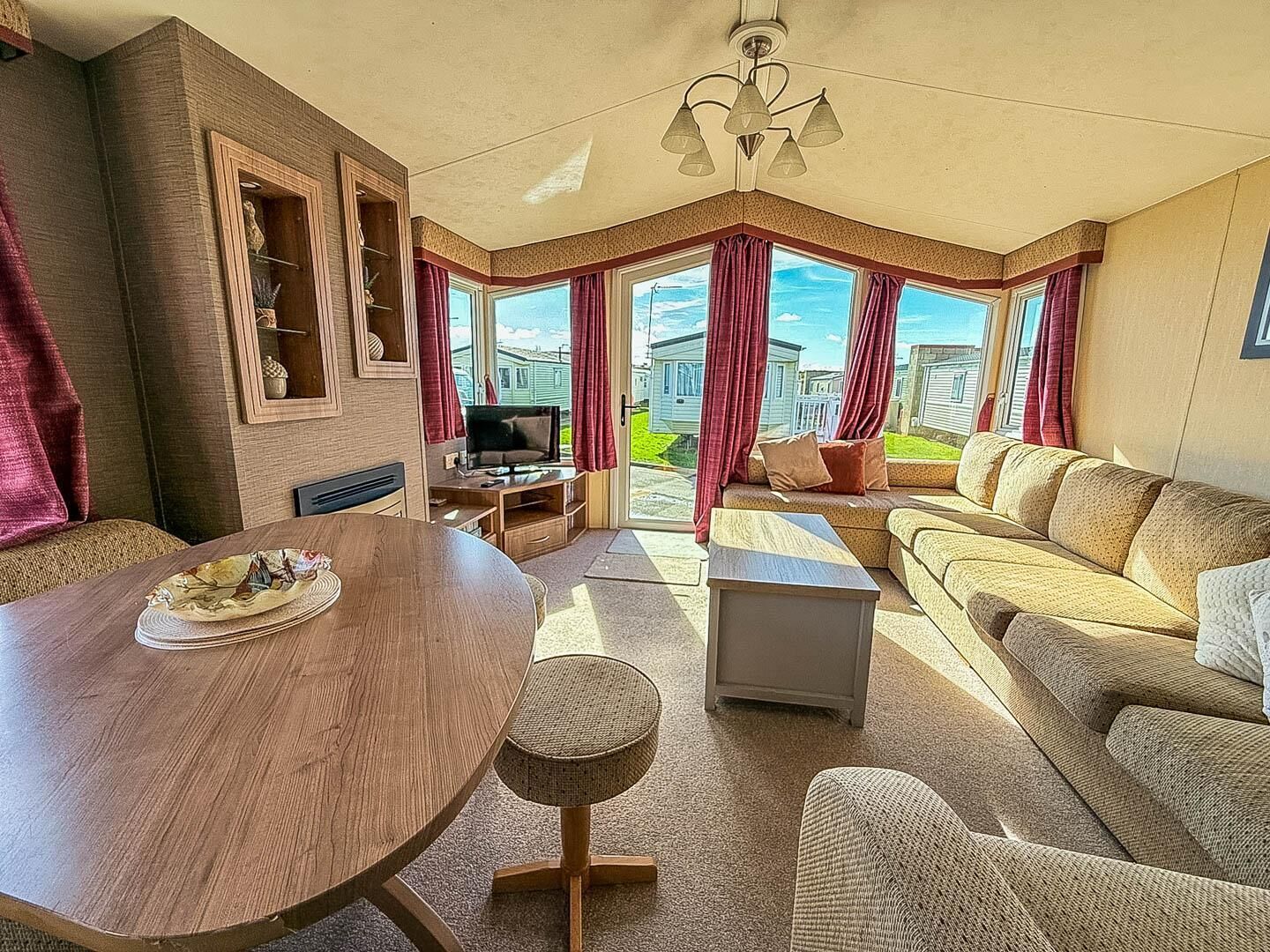 Homely 8 Berth Caravan Near To The Beach At Naze Marine Holiday Park, Ref 17140p - 