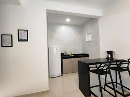 Apartamento Comfort, pátio, vista para o pátio | Cozinha privada | Uma cafeteira/bule 