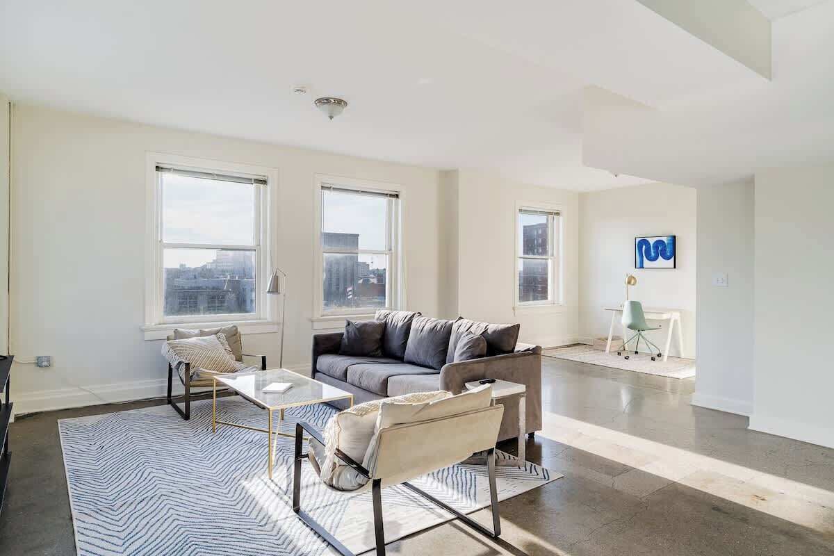 Historic Henry Clay Building Downtown W/ King Bed - KFC Yum! Center