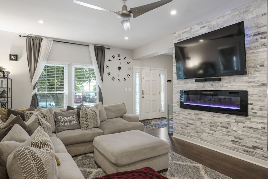 Cheerful 4-bedroom Townhouse With Indoor Fireplace - 利斯堡