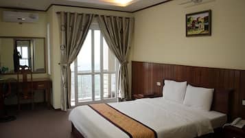 Quarto superior, vista para a cidade | Ferros/tábuas de passar roupa, Wi-Fi de cortesia