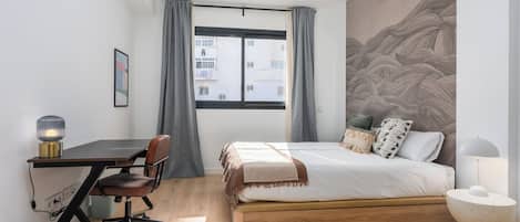 Quarto Duplo Deluxe | Edredões de penas, secretária