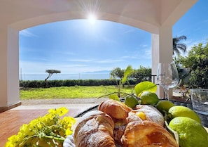 Vila panorâmica | Terraço/pátio