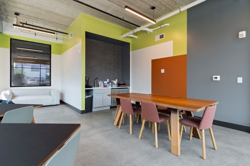 Cozysuites Mass W/ Parking, Lounge & Roof Deck #40 - Indianapolis, IN