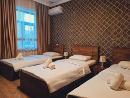 Quarto triplo, vista para o jardim | Wi-Fi de cortesia