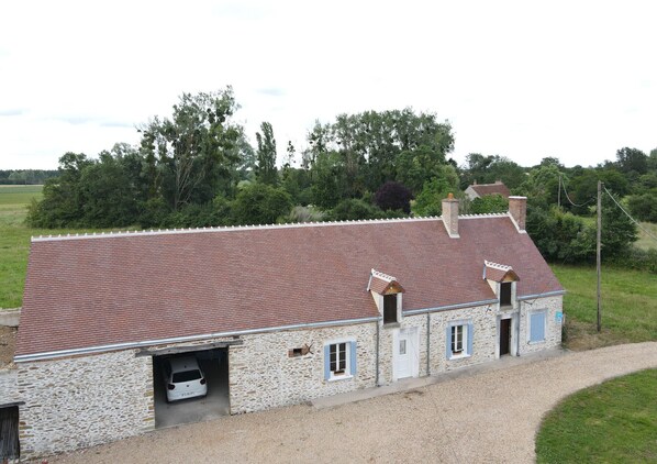 Restored farmhouse near Loire Castles with Wi-Fi and secure parking ...