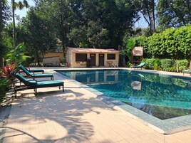 2 piscinas externas