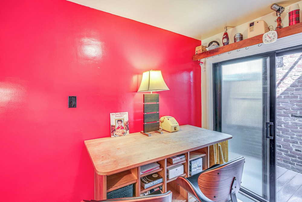 1 Mi To Ocean! Home W/ Rooftop Deck In Long Beach - Los Angeles, CA