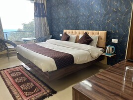 Quarto Individual Superior, vista para a montanha | Secretária, secretária adequada para computadores portáteis 