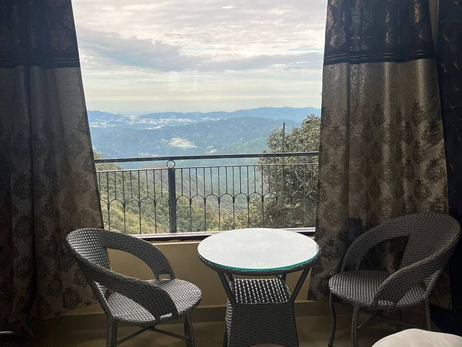 Quarto solteiro superior, vista para a montanha | Opções para refeição no quarto