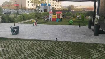 Área de recreio para crianças (ao ar livre)