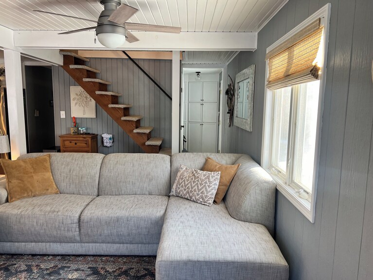 Charming Lakes Cottage In The Woods! - Okoboji, IA