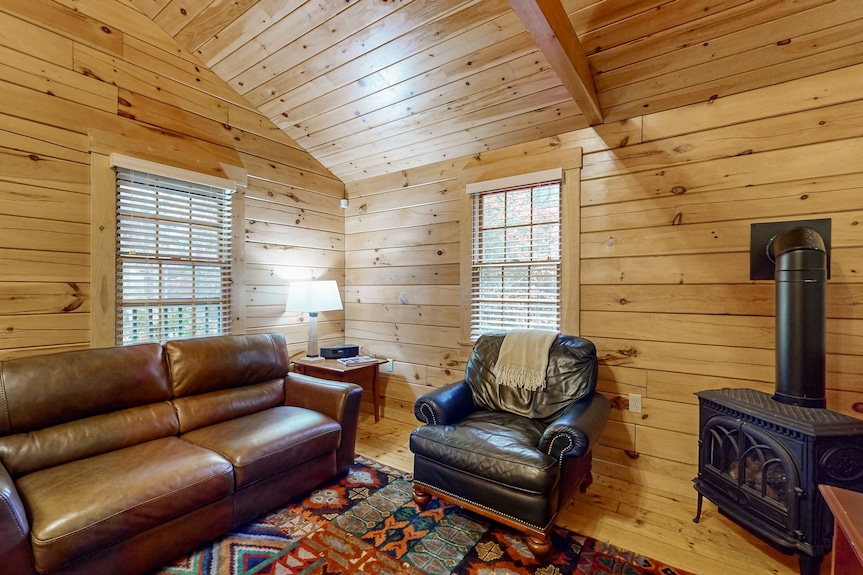 Charming Cabin Getaway With Firepit, Kitchen, Wifi & Nature At Your Door - Maine