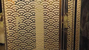 Quarto casal clássico | Roupas de cama antialérgicas, escrivaninha, Wi-Fi de cortesia