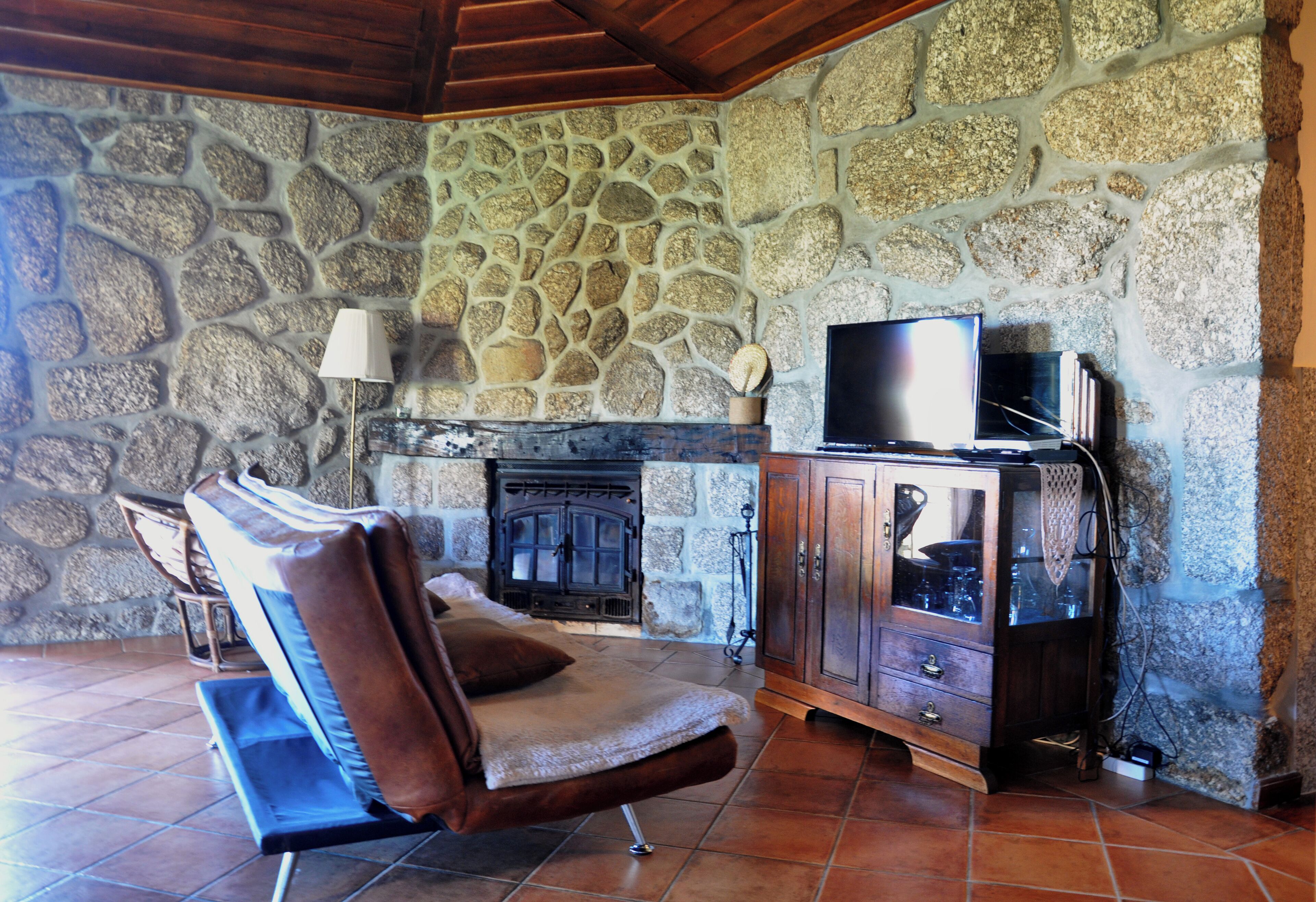 Casa De Fora Refuge Of Tranquillity Surrounded By The Exuberant Nature Of The Minho Region - Fafe