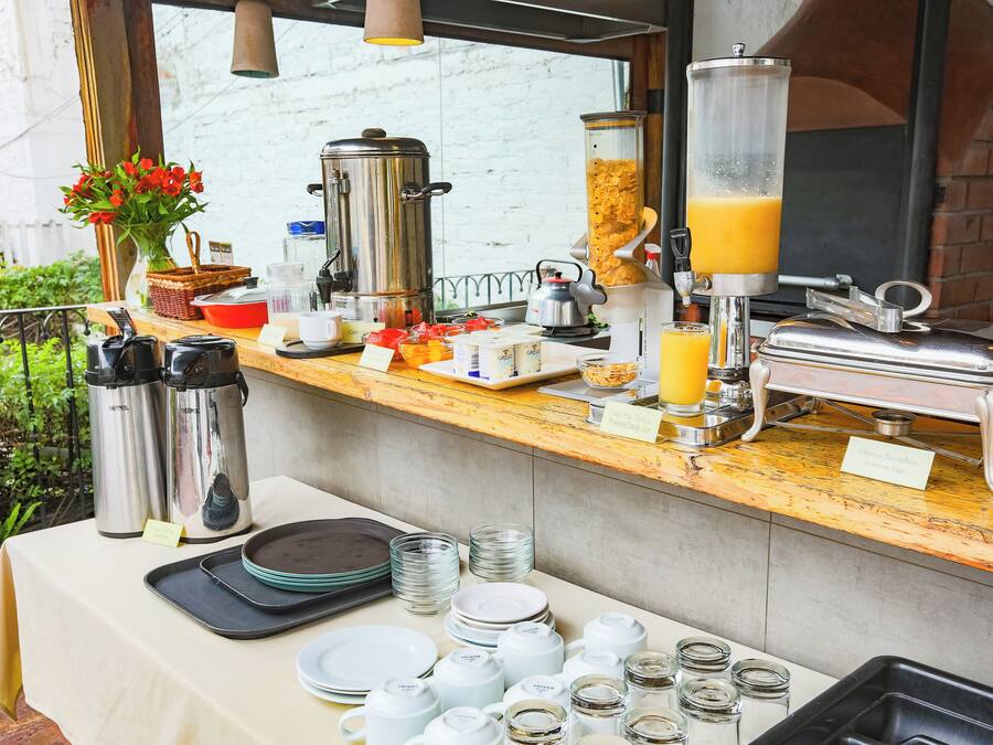 Café da manhã com buffet grátis todos os dias