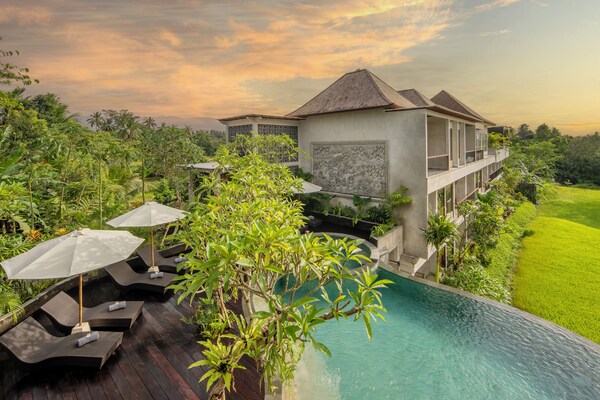 Emana Akatara - Bali