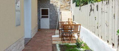 Apartamento Superior, 1 quarto, vista para o pátio | Terraço/pátio interior