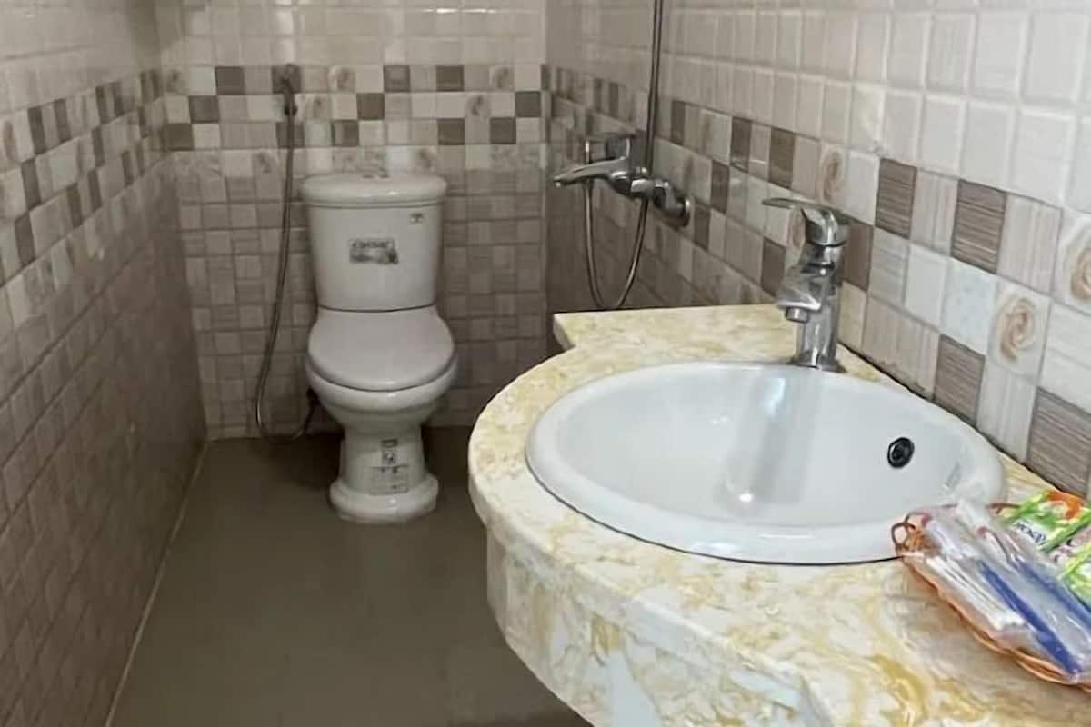 Um polibã, artigos de higiene pessoal grátis, um secador de cabelo 