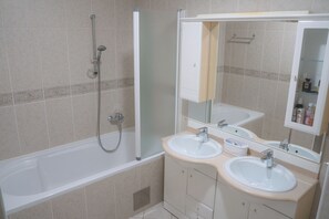 Apartamento Básico | Casa de banho