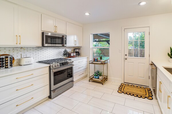 Tulsa Retreat W/ Backyard Oasis & Putting Green! - Tulsa, OK