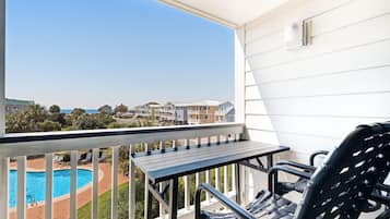 Apartamento Signature em Condomínio Fechado, 1 quarto, varanda | Vista da varanda