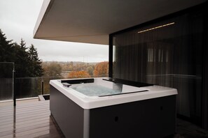 Suite Exclusiva, 1 quarto, banheira de hidromassagem grande | Roupa de alta qualidade, camas de colchão pillowtop, cofre no quarto 