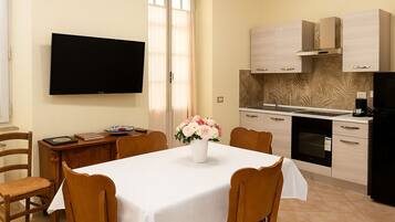 Quarto grand | Cozinha privada | Talheres/pratos/utensílios de cozinha