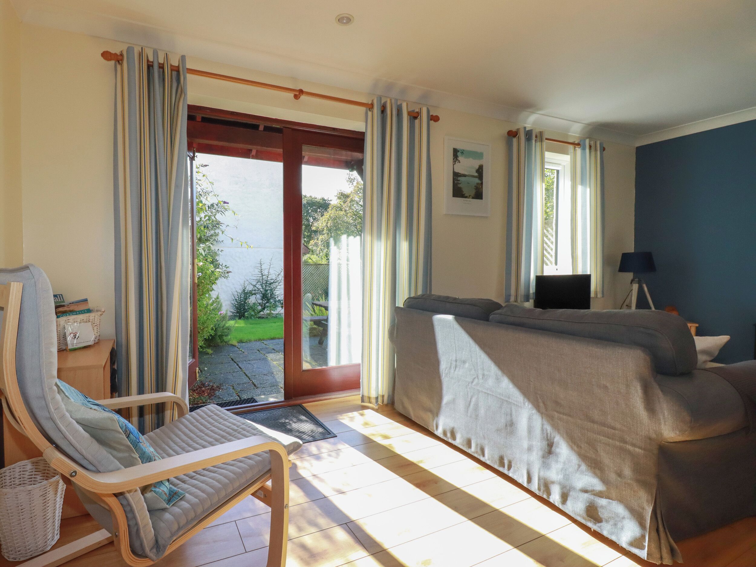 Coombe Cottage, Pet Friendly, Country Holiday Cottage In Falmouth - Falmouth