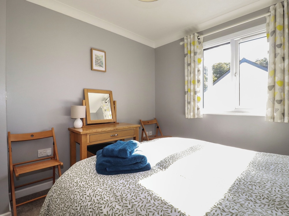 COOMBE COTTAGE, pet friendly, country holiday cottage in Falmouth ...