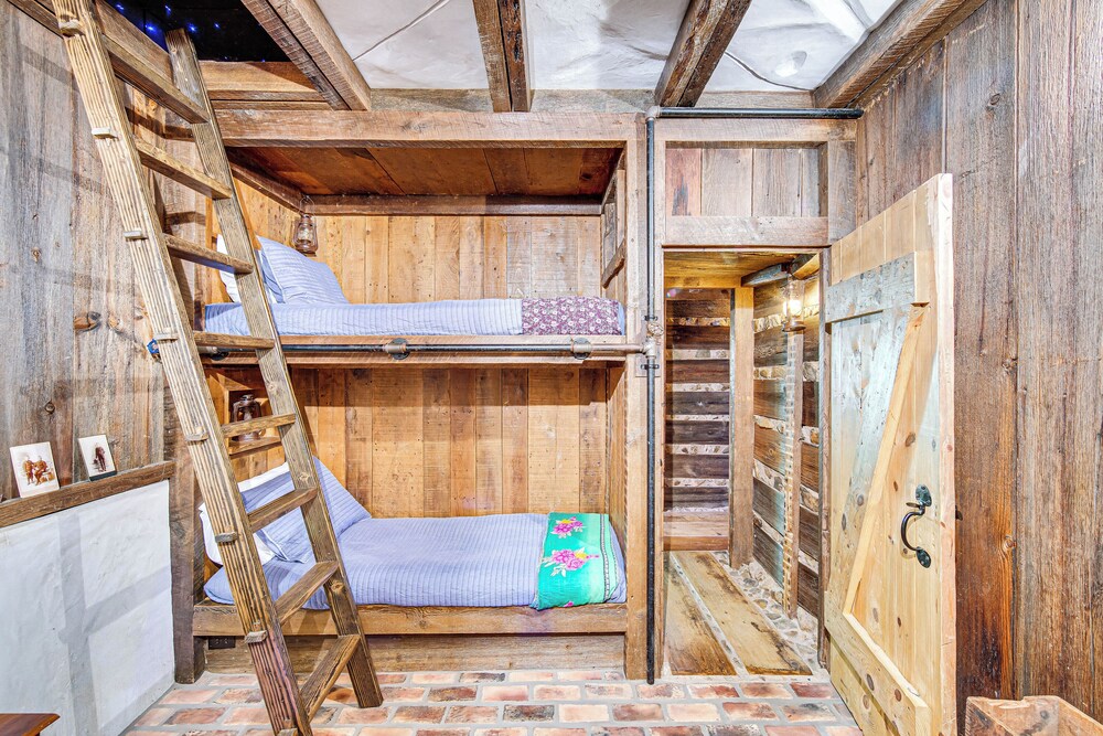 'The Grotto' - Unique Interactive Cave Experience - Chester County | Vrbo