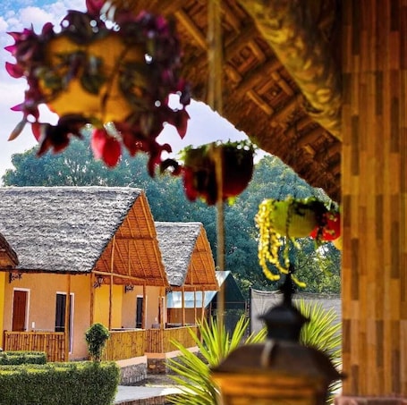 Casa de Campo ClƔssica, vista para a piscina | 1 quarto, roupa de alta qualidade, cofre no quarto, secretƔria . Corbett Cottage Resort