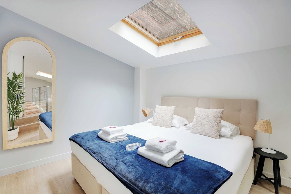 Cozy apartment - 3BR/8P - Musée de La Poste - Paris | Vrbo