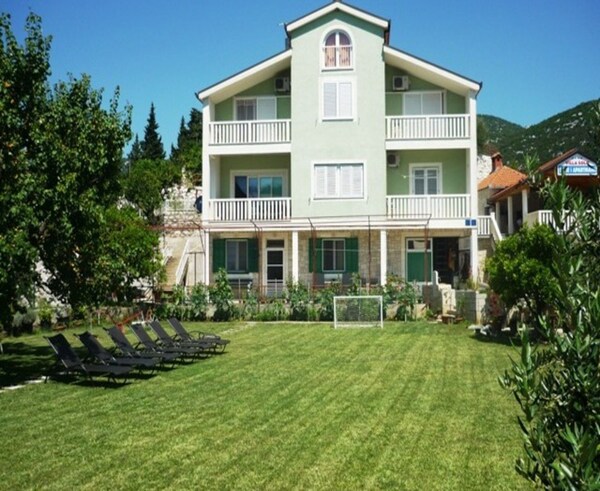 Nice Apartment With Balcony - Ploče
