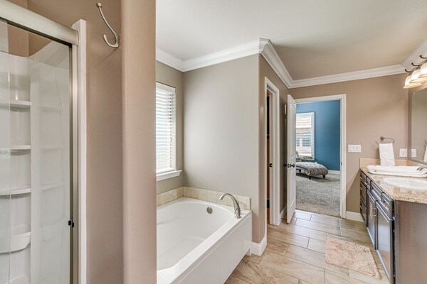 11 Mi To Dtwn: Lubbock Home W/ Patio, Grill & Yard - Lubbock, TX