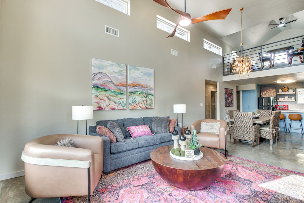 Modern Mtn-view Designer Home In Medicine Park - Elgin, OK