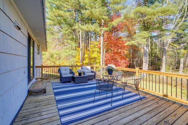 1 Mi To Dtwn: Cottage W/ Large Yard In Stockbridge - Lee, MA